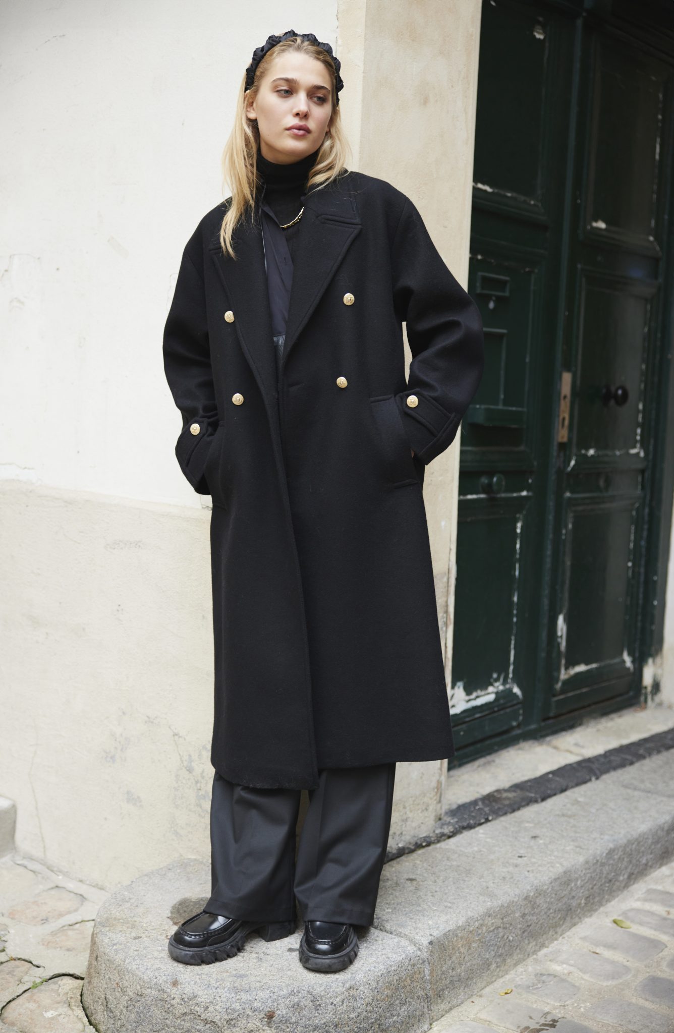 Jak się ubrać na pogrzeb? Praktyczny przewodnik etykiety żałobnej ...